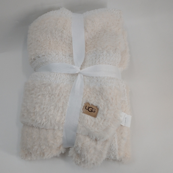 UGG | Bedding | Ugg Corey Throw Blanket White 5 X 70 | Poshmark